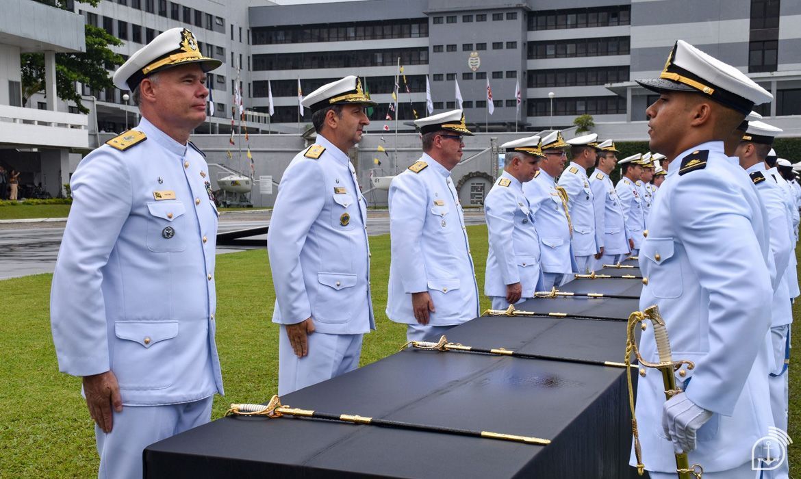 Marinha publica quatro editais em janeiro e abre 80 vagas para oficiais ...