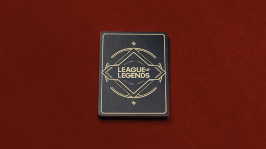 Riot Games anuncia jogo de cartas baseado no universo de LoL | Rádio ...
