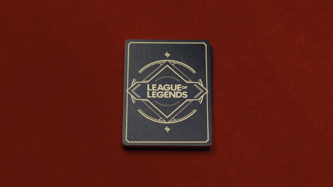 Riot Games anuncia jogo de cartas baseado no universo de LoL | Rádio ...