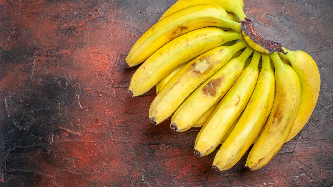Como a casca de banana pode ajudar a reduzir rugas e rejuvenescer o ...