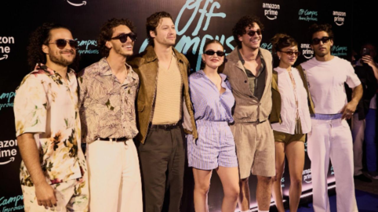 ‘Off Campus’: elenco chega ao Brasil e se diverte em bar famoso de São ...