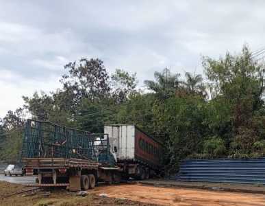 Colisão entre caminhão e semirreboque provoca acidente fatal em Montes ...